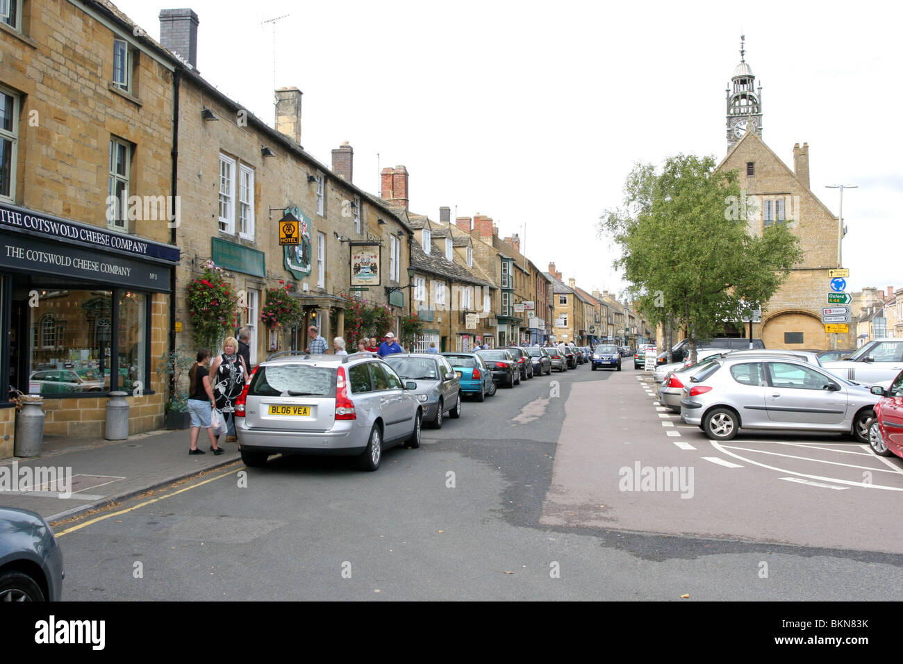 Moreton in marsh street view hi-res stock photography and images - Alamy