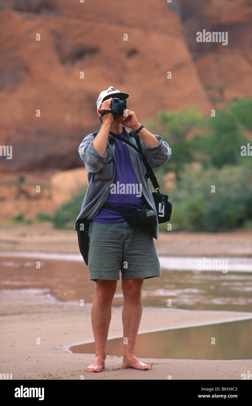 Tourist man camera hi-res stock photography and images - Alamy
