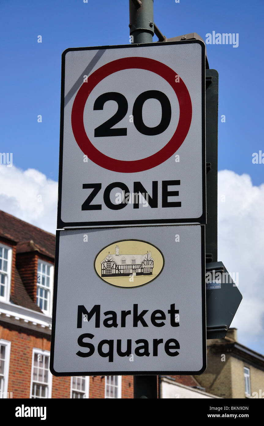Street speed sign, Market Square, Biggleswade, Bedfordshire, England ...