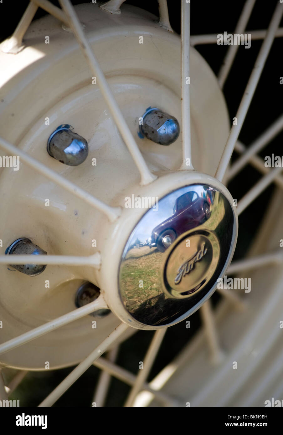 spoked classic ford car wheel Stock Photo - Alamy