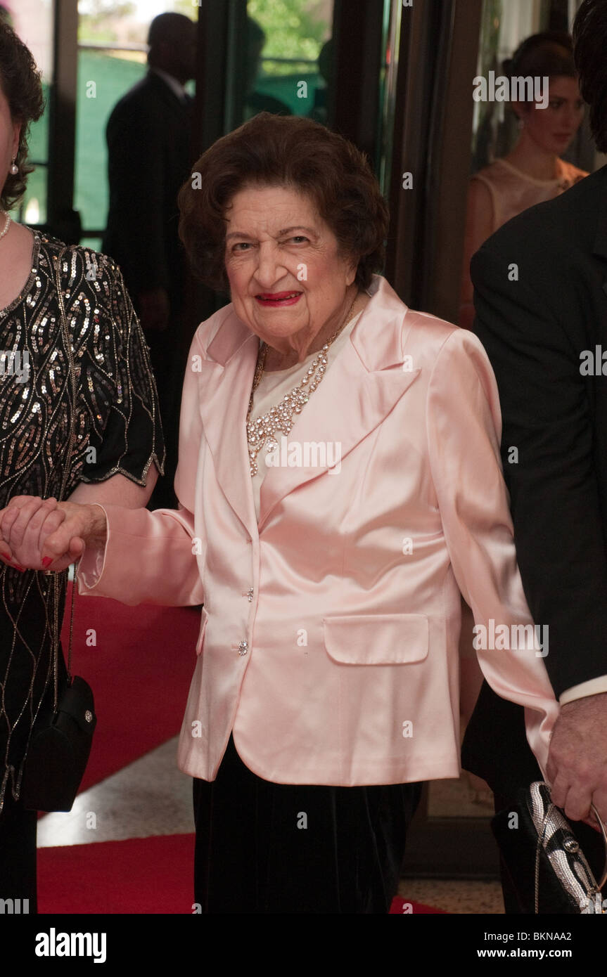 Helen Thomas arrives at the White House Correspondents' Association ...
