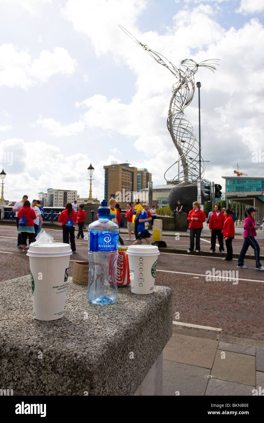 Marathon runners drinking water hi-res stock photography and images - Alamy
