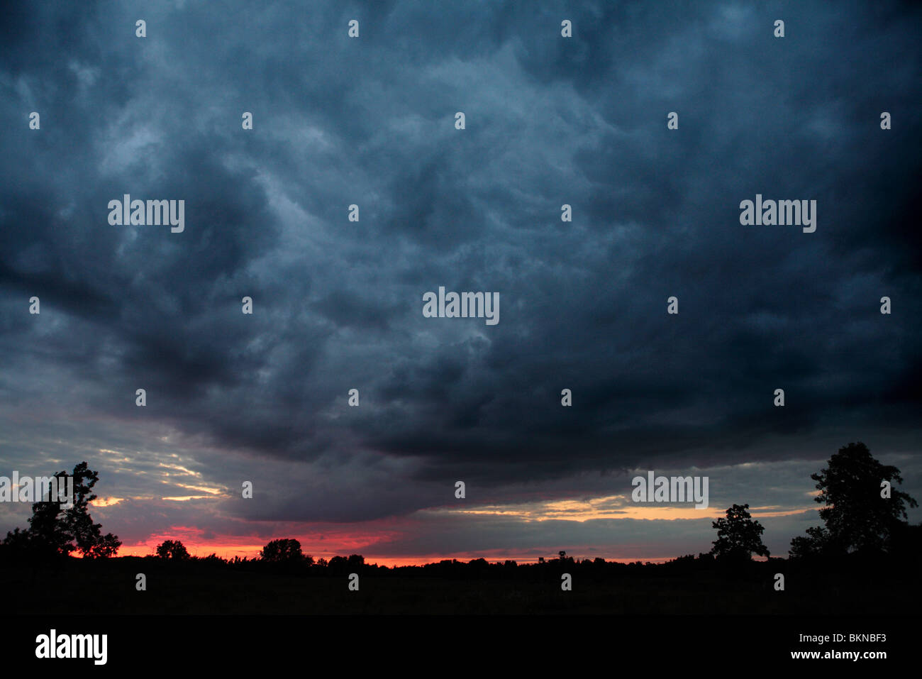 Cumulus clouds over prairie hi-res stock photography and images - Alamy