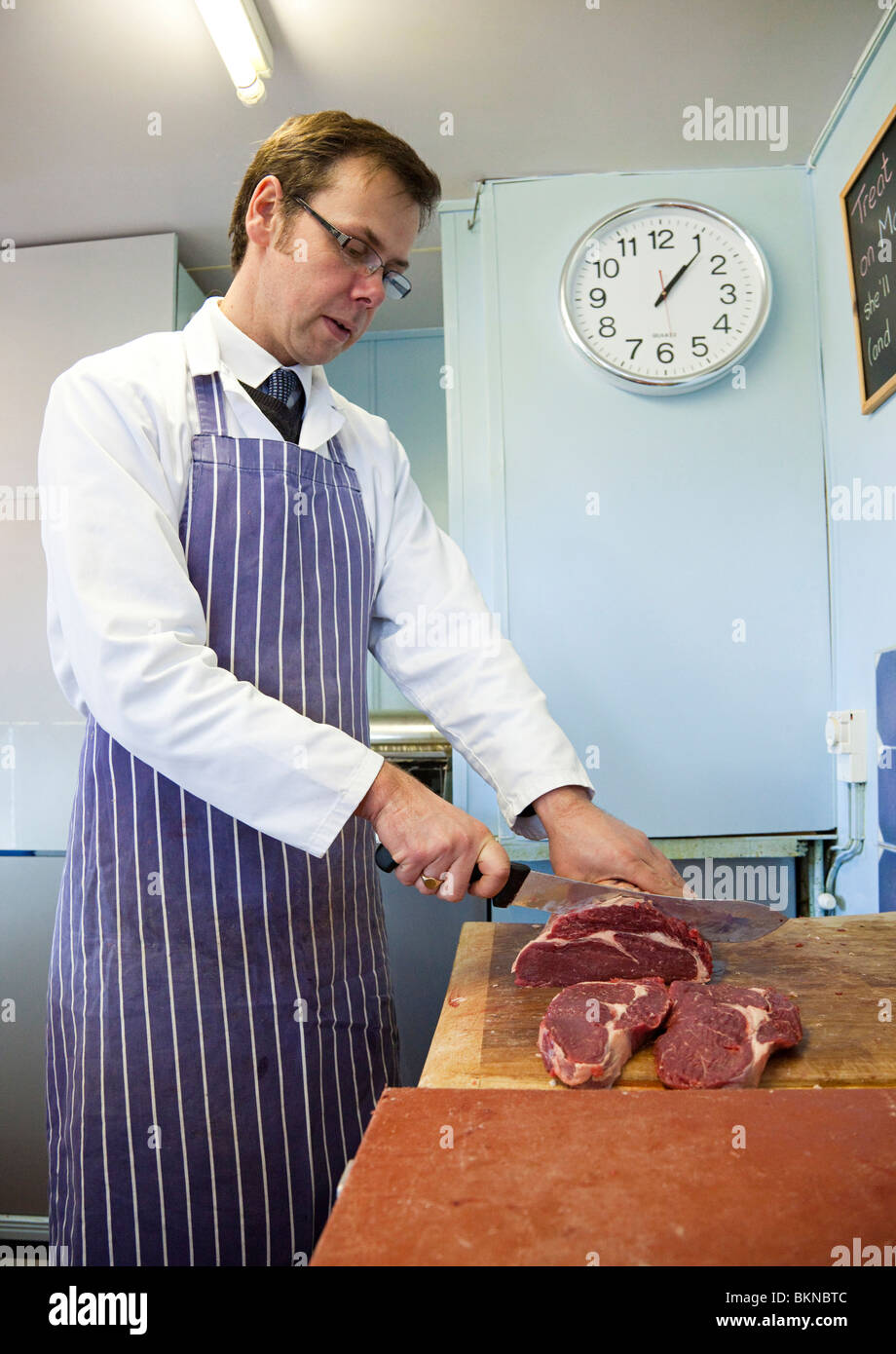 A butcher cutting up slices of meat Stock Photo - Alamy