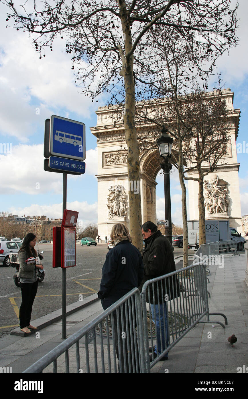 Bus stop paris france hi-res stock photography and images - Alamy