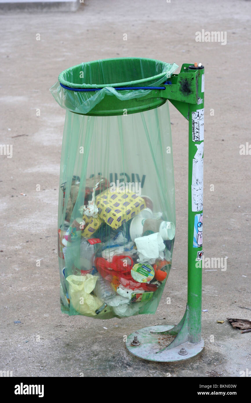 Trash can. Paris, France. Europe Stock Photo - Alamy