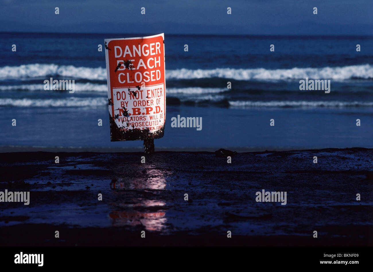 ‘Beach Closed’ sign on oil soaked Huntington Beach after a 1990 British ...