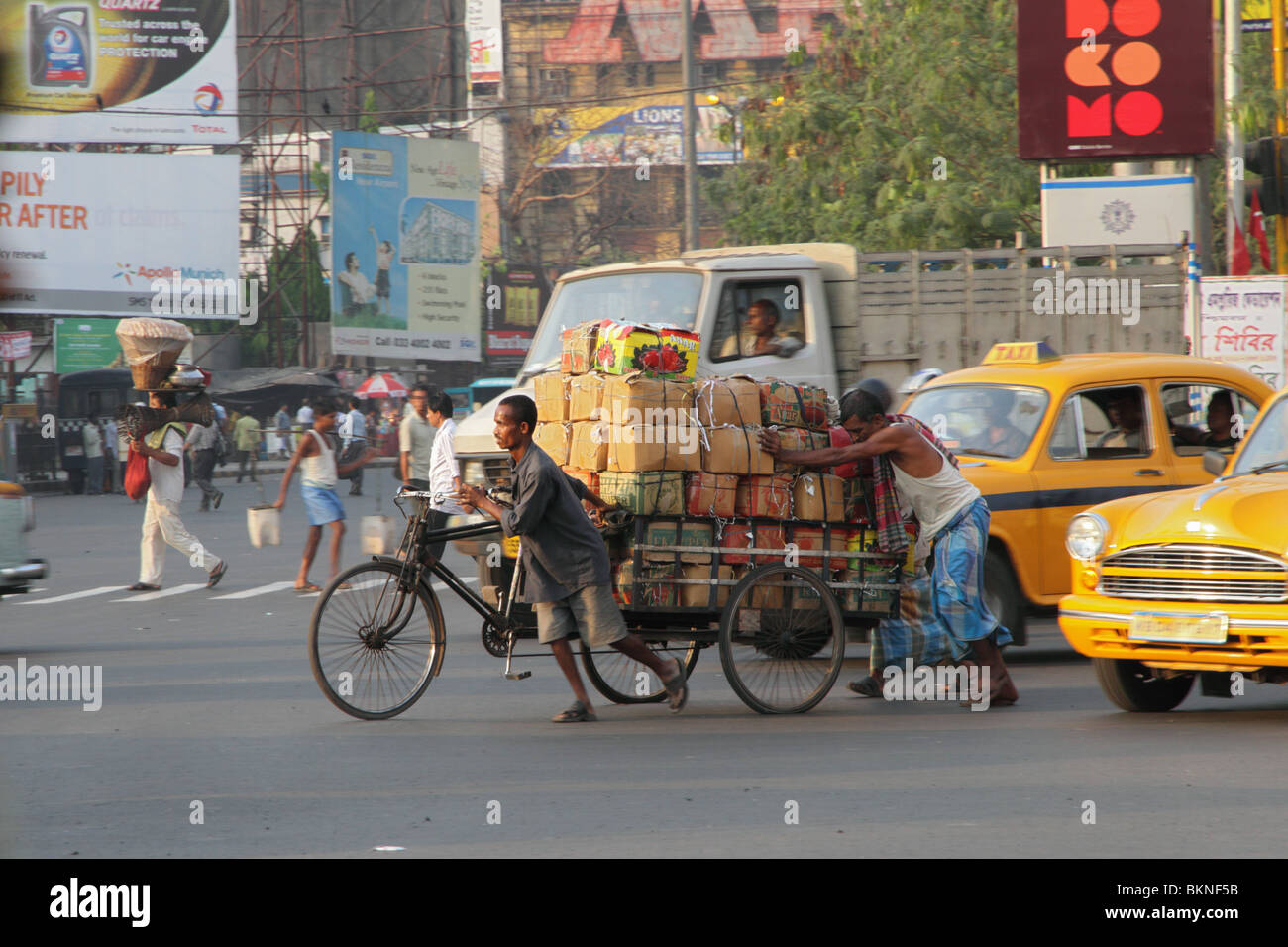 Pushing a cycle rickshaw laden with boxes through Kolkata traffic Stock ...