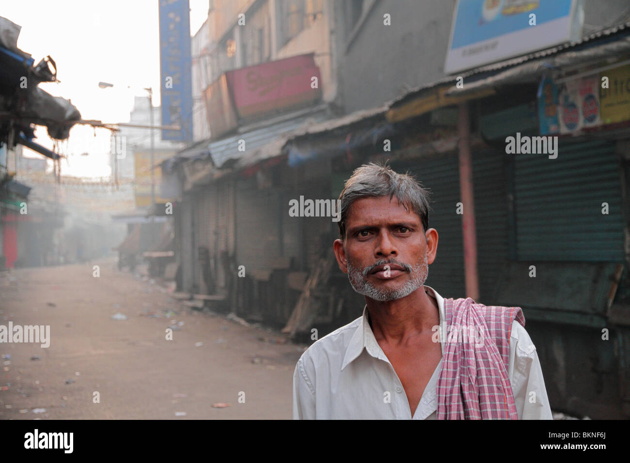 Streets of calcutta hi-res stock photography and images - Alamy