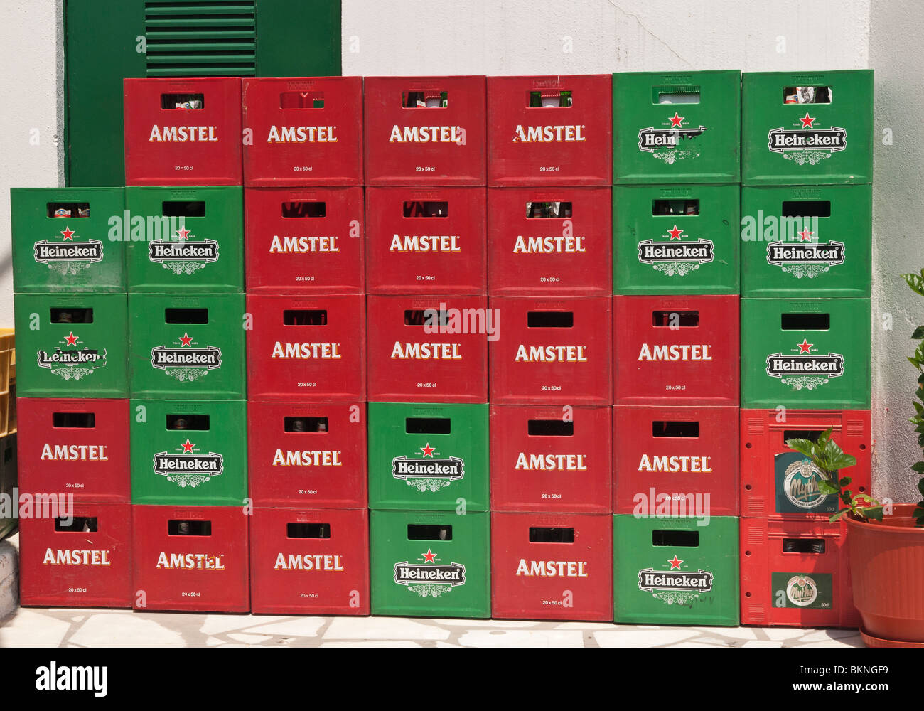 Crates of beer hi-res stock photography and images - Alamy