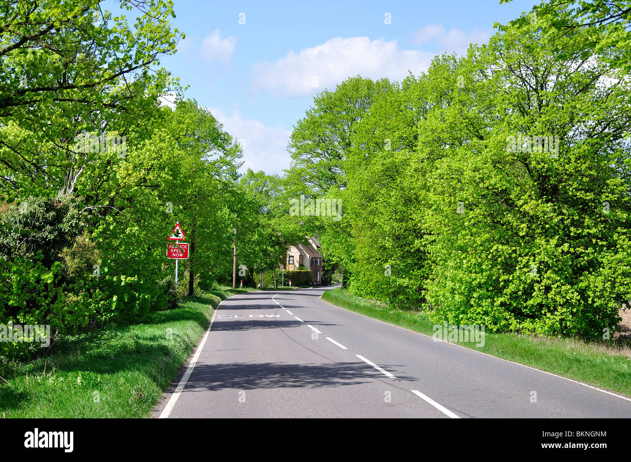 Country roads england hi-res stock photography and images - Alamy