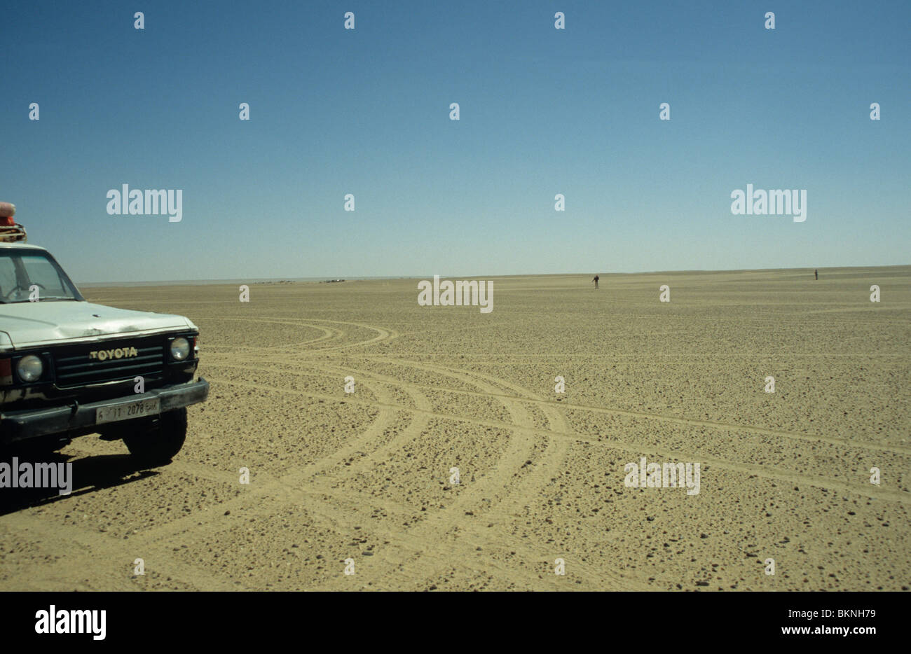 4WD car in the desert near Waw an Namus, Sahara, Libya Stock Photo - Alamy