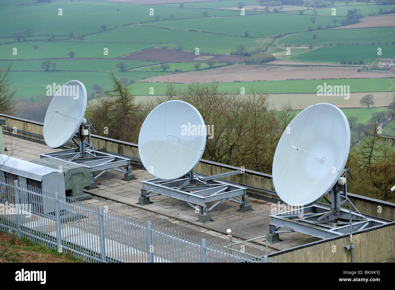Satellite signal hi-res stock photography and images - Alamy