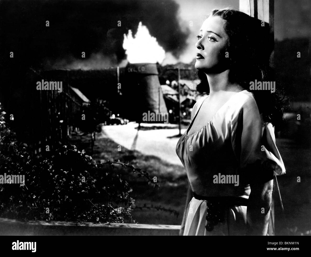 BEYOND THE FOREST (1949) BETTE DAVIS BYTF 001 P Stock Photo - Alamy