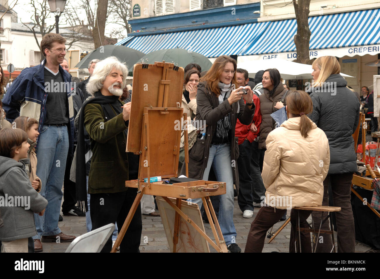 Portrait artists at work in Montmartre Paris Stock Photo - Alamy