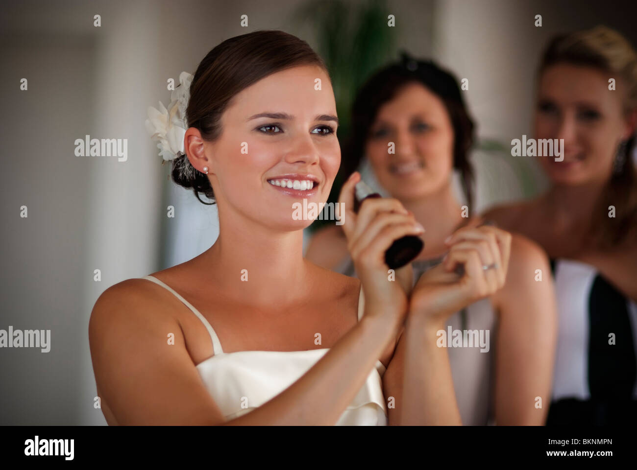 Girls getting ready for party hi-res stock photography and images - Alamy