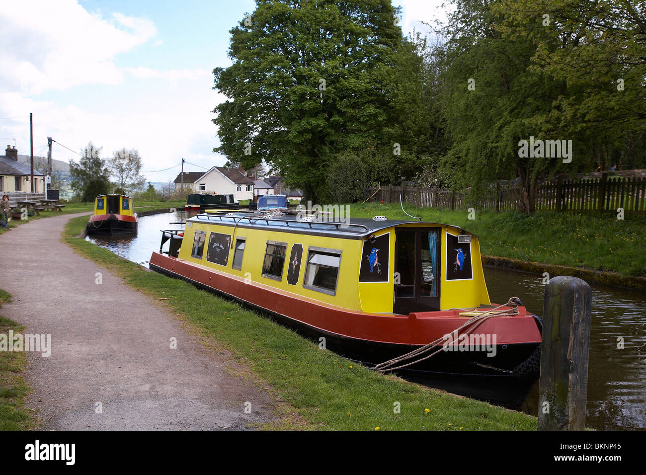 Stationary canal narrow boat boats hi-res stock photography and images ...