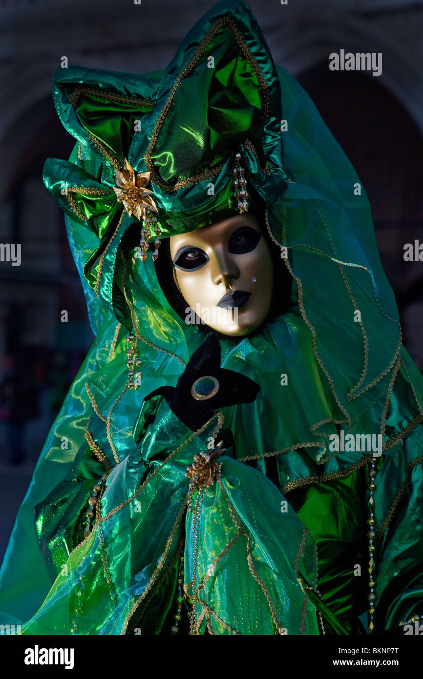 Venice carnival model hi-res stock photography and images - Alamy
