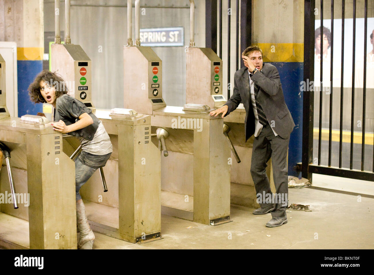 CLOVERFIELD (2008) LIZZY CAPLAN, MICHAEL STAHL-DAVID MATT REEVES (DIR ...