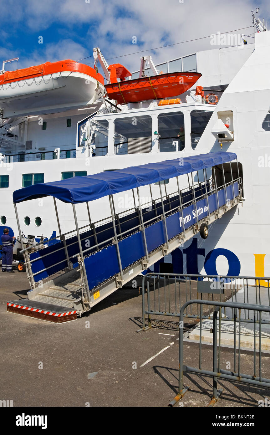 Gangplank ship hi-res stock photography and images - Alamy