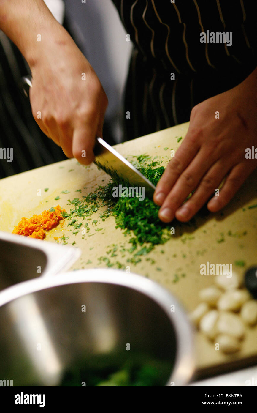 Food preparation in a restaurant kitchen Stock Photo - Alamy
