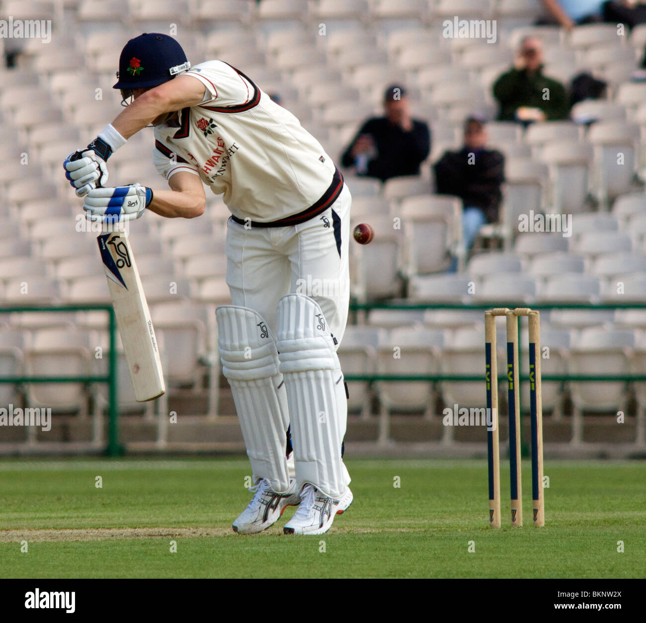 Ball behind crowd hi-res stock photography and images - Alamy