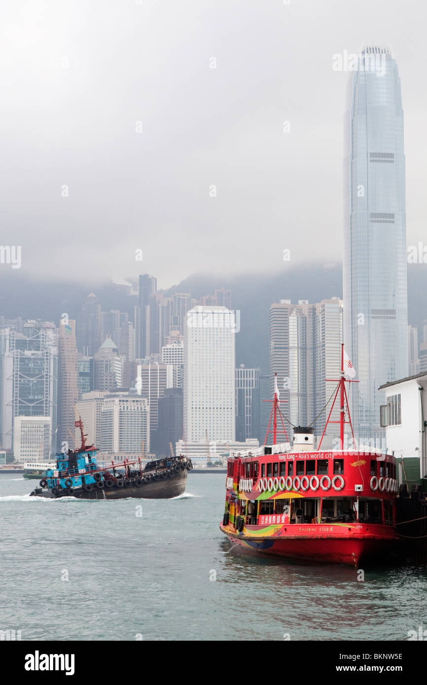Hong kong harbour boats hi-res stock photography and images - Alamy