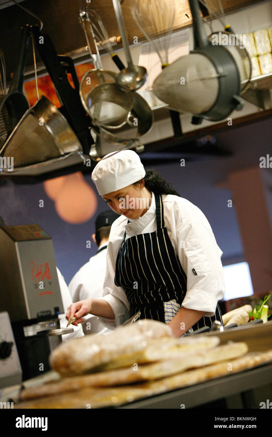 Food preparation in a restaurant kitchen Stock Photo - Alamy