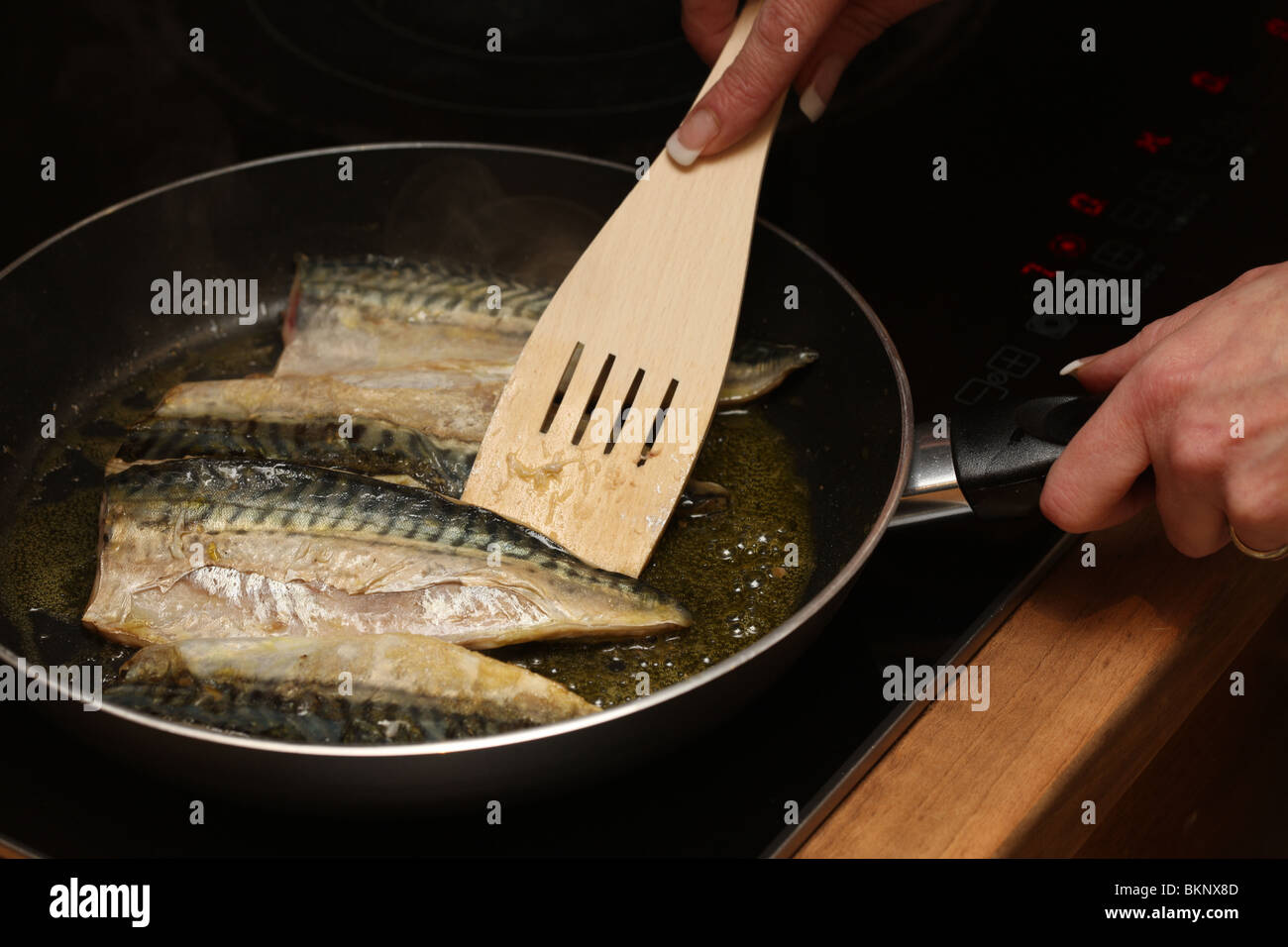 Cooked mackerel fillets hi-res stock photography and images - Alamy