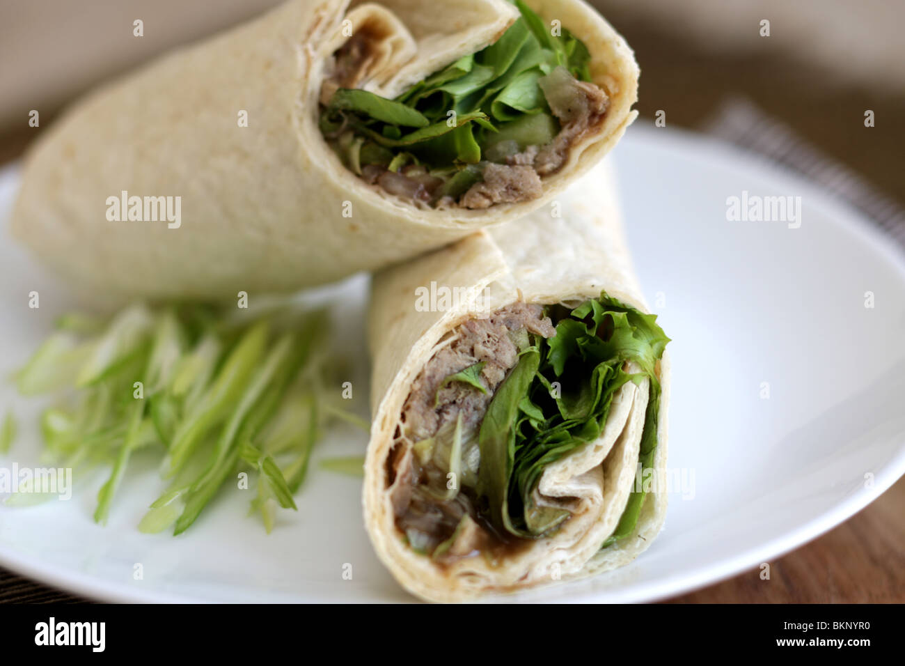 Hoisin duck wrap hi-res stock photography and images - Alamy