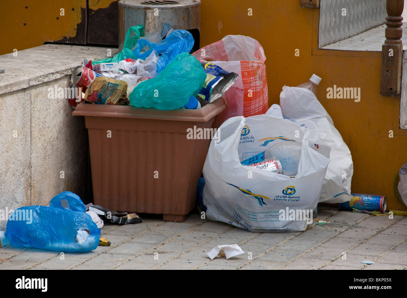 Garbage on the streets Bur Dubai Dubai Stock Photo - Alamy