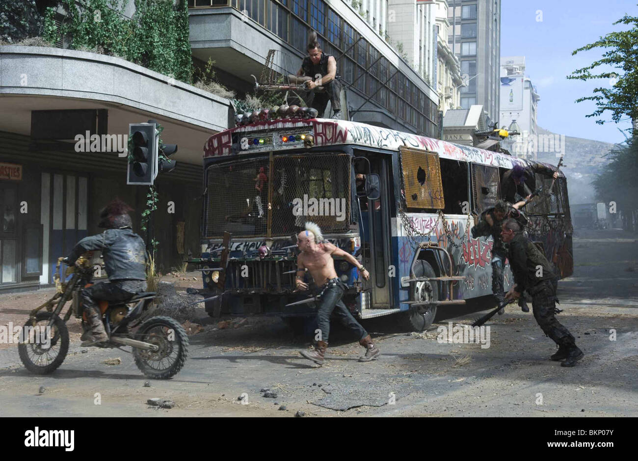 DOOMSDAY (2008) NEIL MARSHALL (DIR) DDSY 003 Stock Photo - Alamy