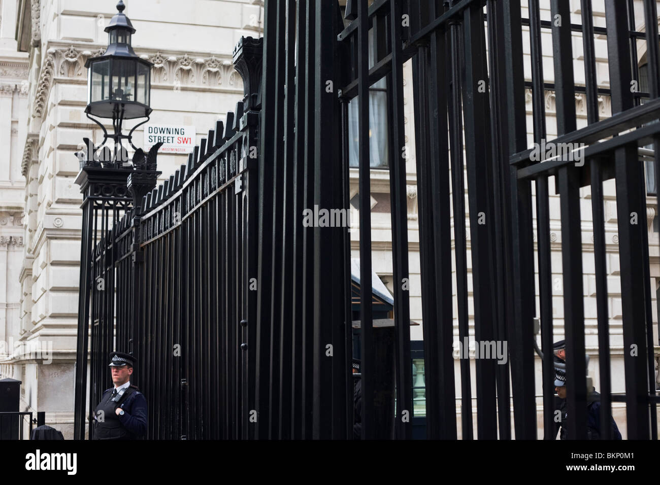 Met Police guard entrance to British Prime Minister's residence and ...