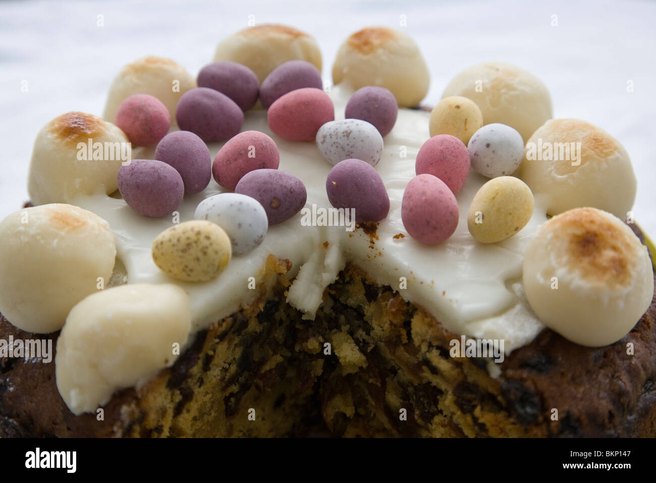 Simnel cake slice hi-res stock photography and images - Alamy