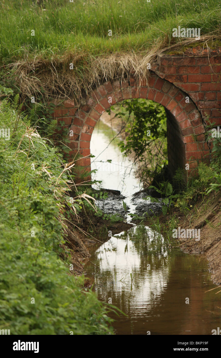 Country bridge hi-res stock photography and images - Alamy