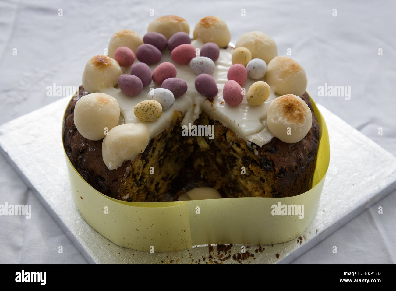 Simnel cake slice hi-res stock photography and images - Alamy