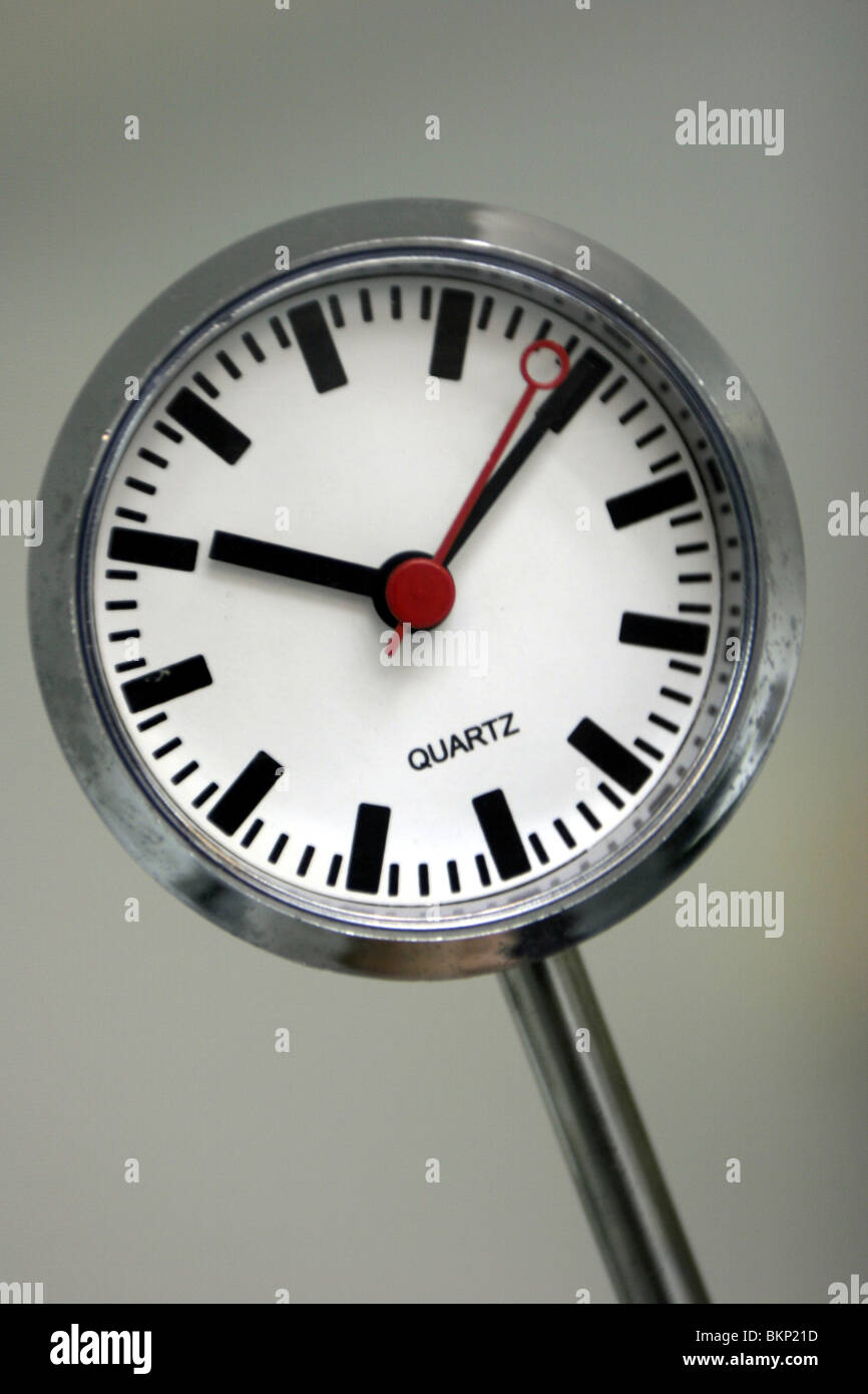 10 o clock sleeping hi-res stock photography and images - Alamy