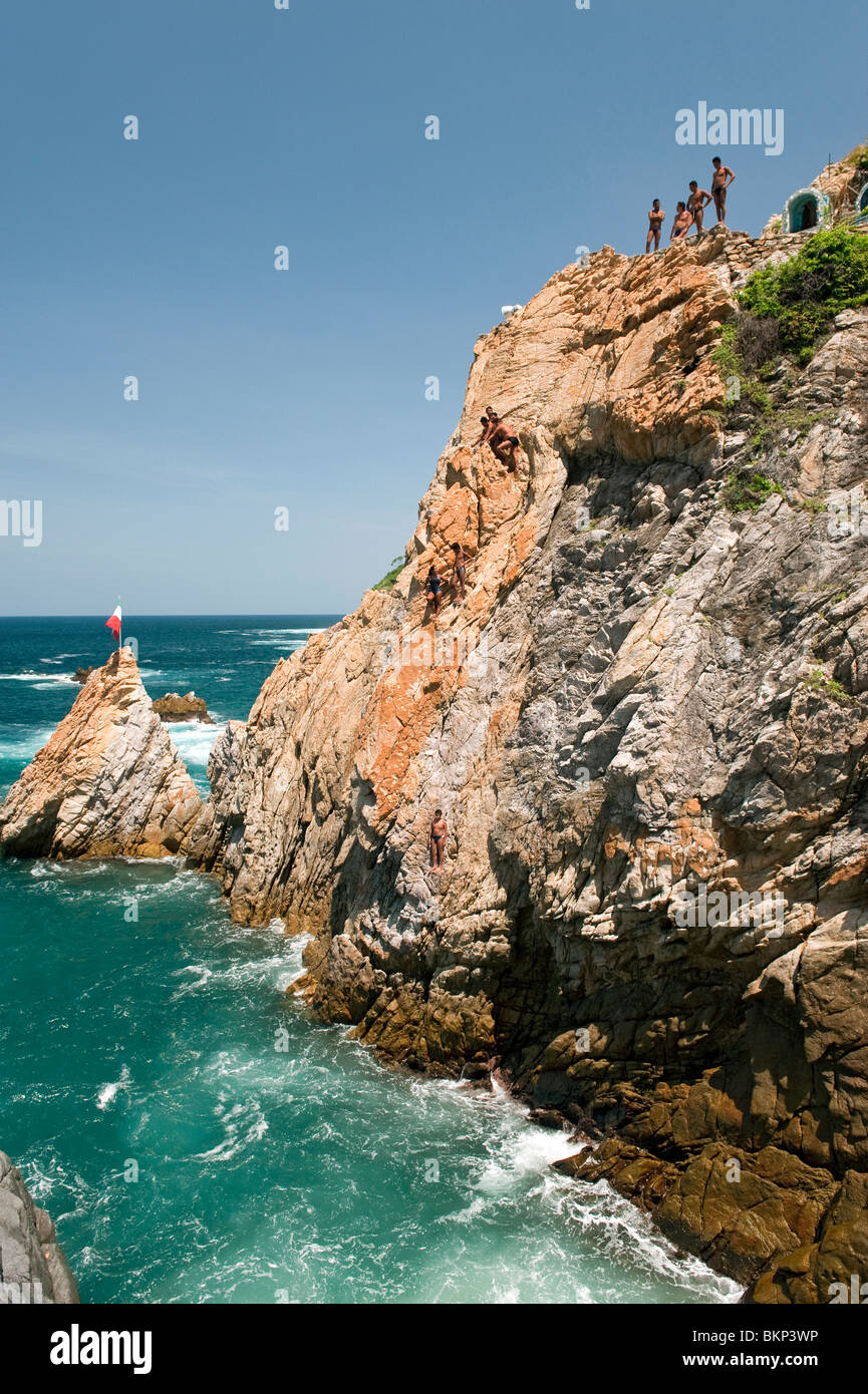 La quebrada cliff divers in acapulco hi-res stock photography and ...