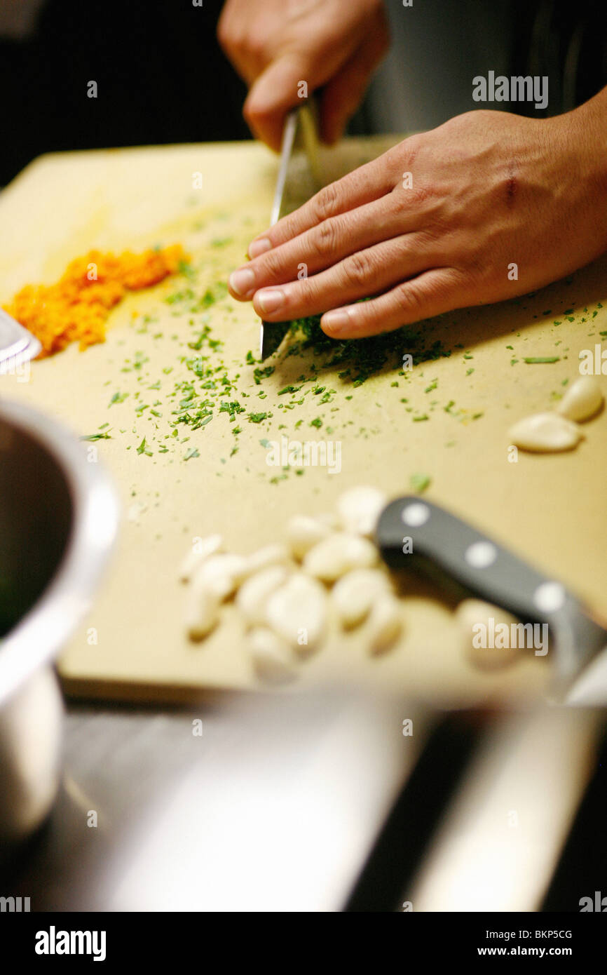 Food preparation in a restaurant kitchen Stock Photo - Alamy