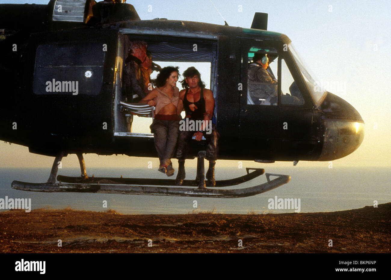 HOT SHOTS 2 (1993) HOT SHOTS PART DEUX (ALT) CHARLIE SHEEN, VALERIA ...