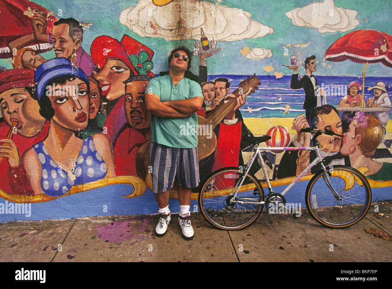 Buildings painted murals in downtown hi-res stock photography and ...