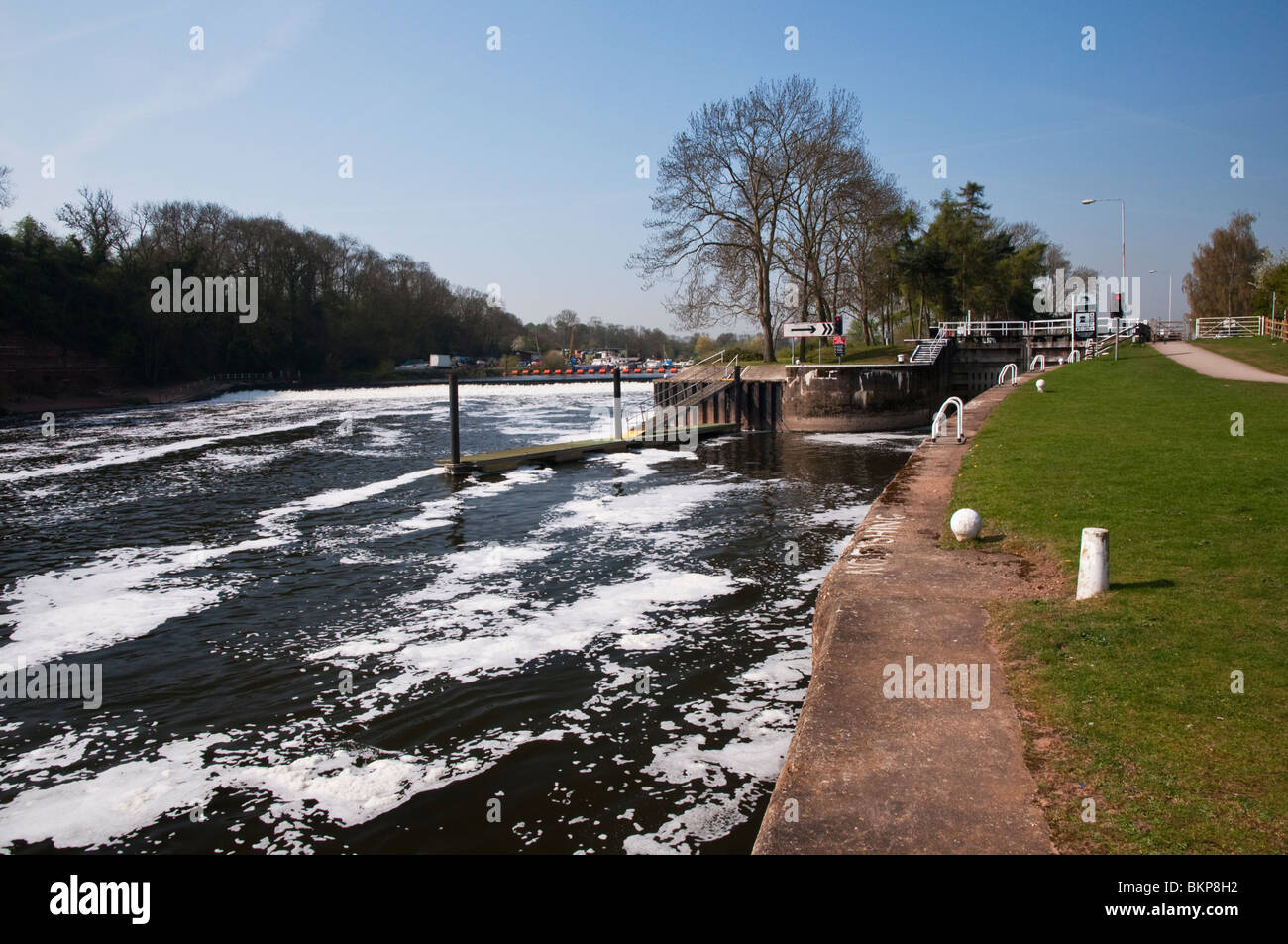Foam from the weir on the river Trent at Gunthorpe lock Stock Photo - Alamy
