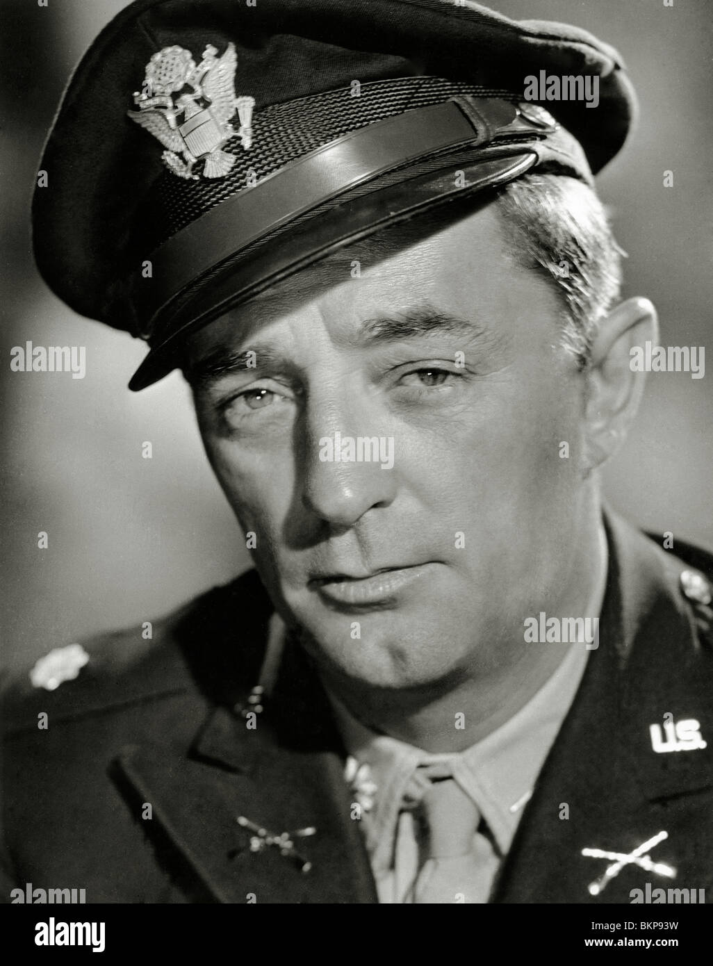 MAN IN THE MIDDLE (1964) ROBERT MITCHUM GUY HAMILTON (DIR) 008 ...