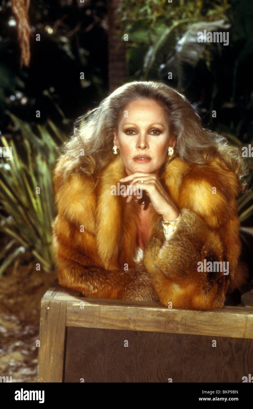 Ursula andress hi-res stock photography and images - Alamy