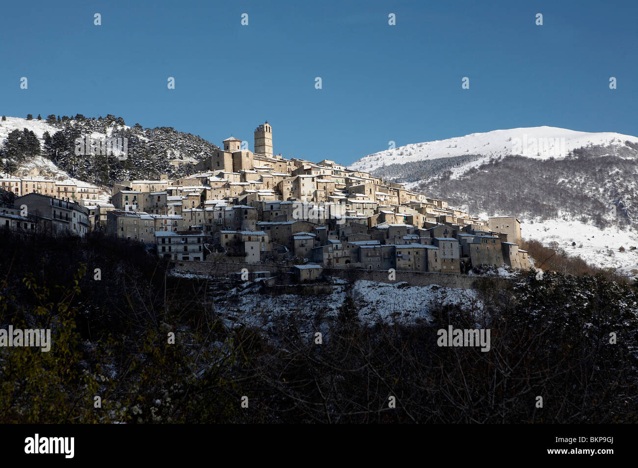 A view of the town of Castel del Monte in Abruzzo, Italy Stock Photo ...