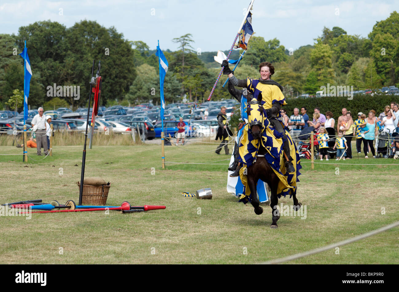 White knight joust hi-res stock photography and images - Alamy