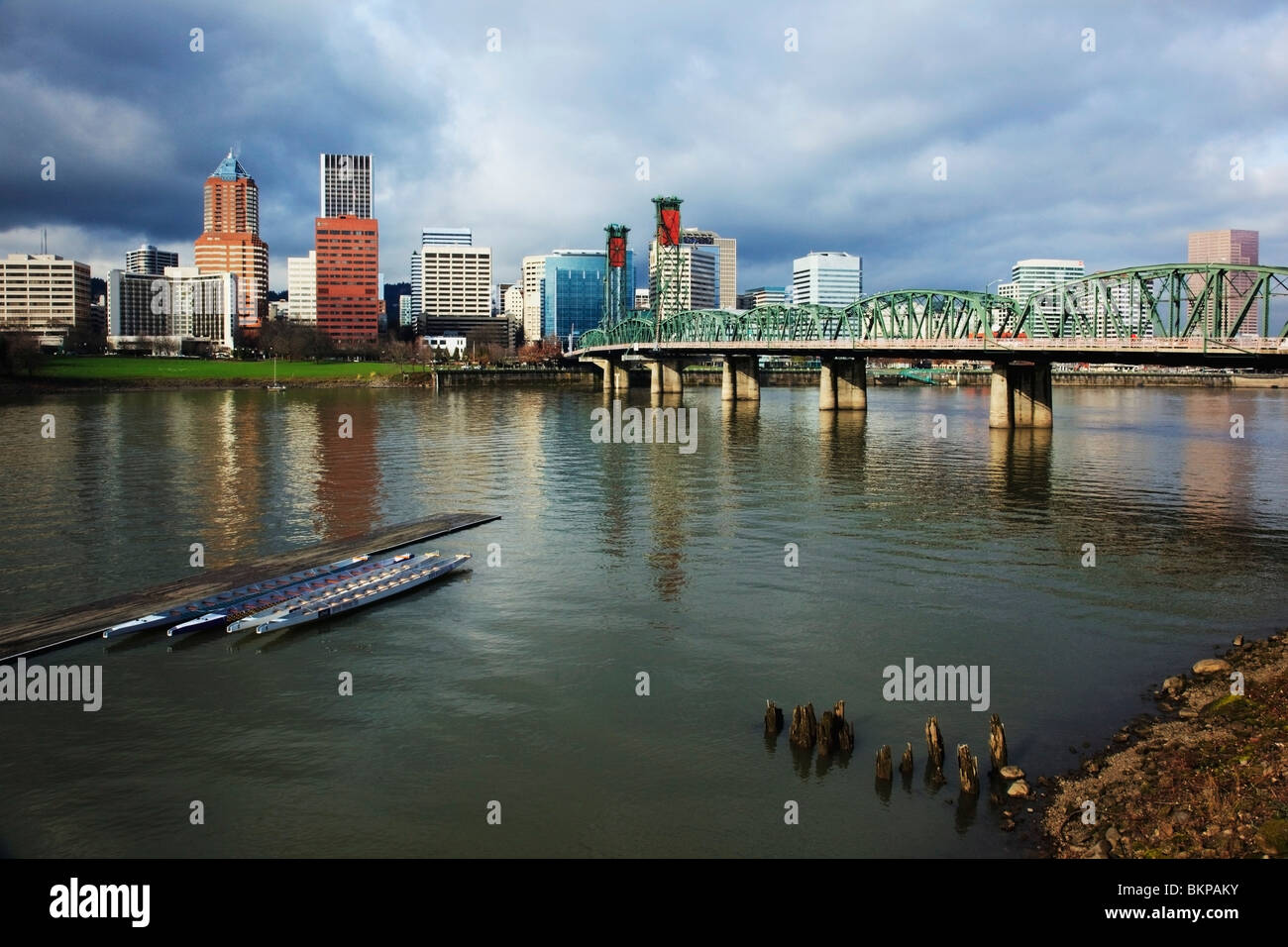 Canoe on willamette river hi-res stock photography and images - Alamy