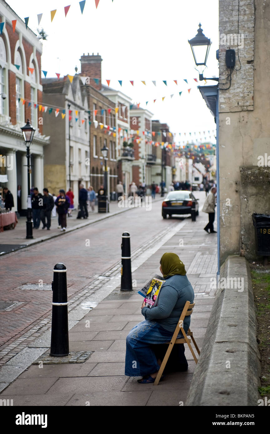 A female Big Issue seller on a street Stock Photo - Alamy