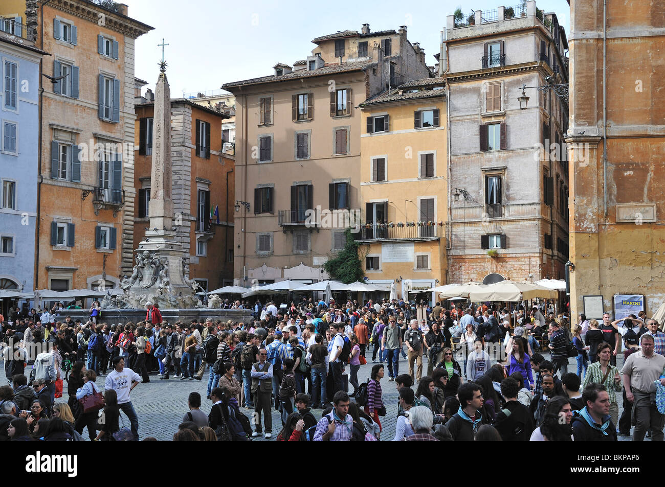 Piazza della rotonda roma hi-res stock photography and images - Alamy