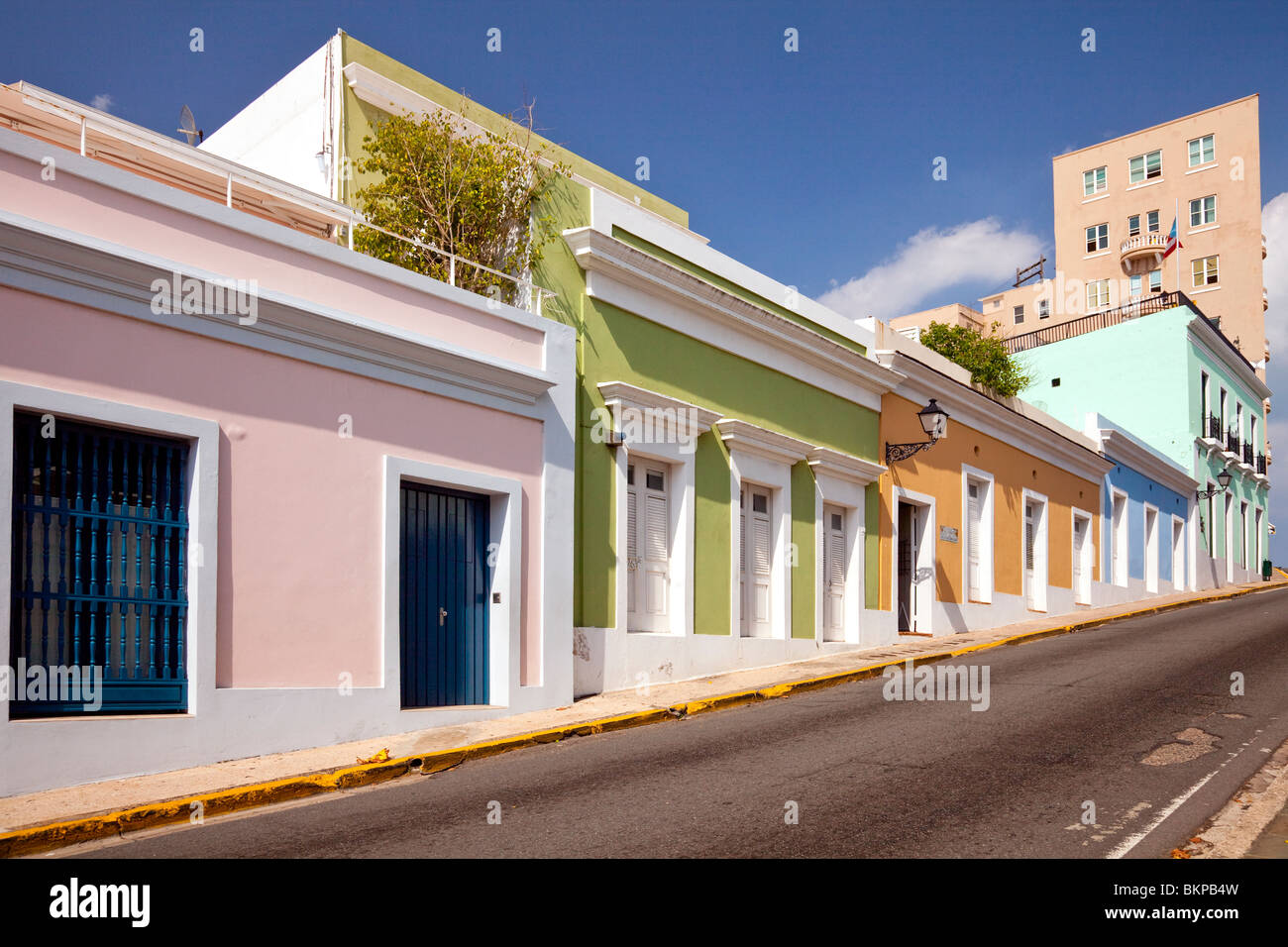 Streets with Spanish colonial architecture in San Juan, Puerto Rico ...